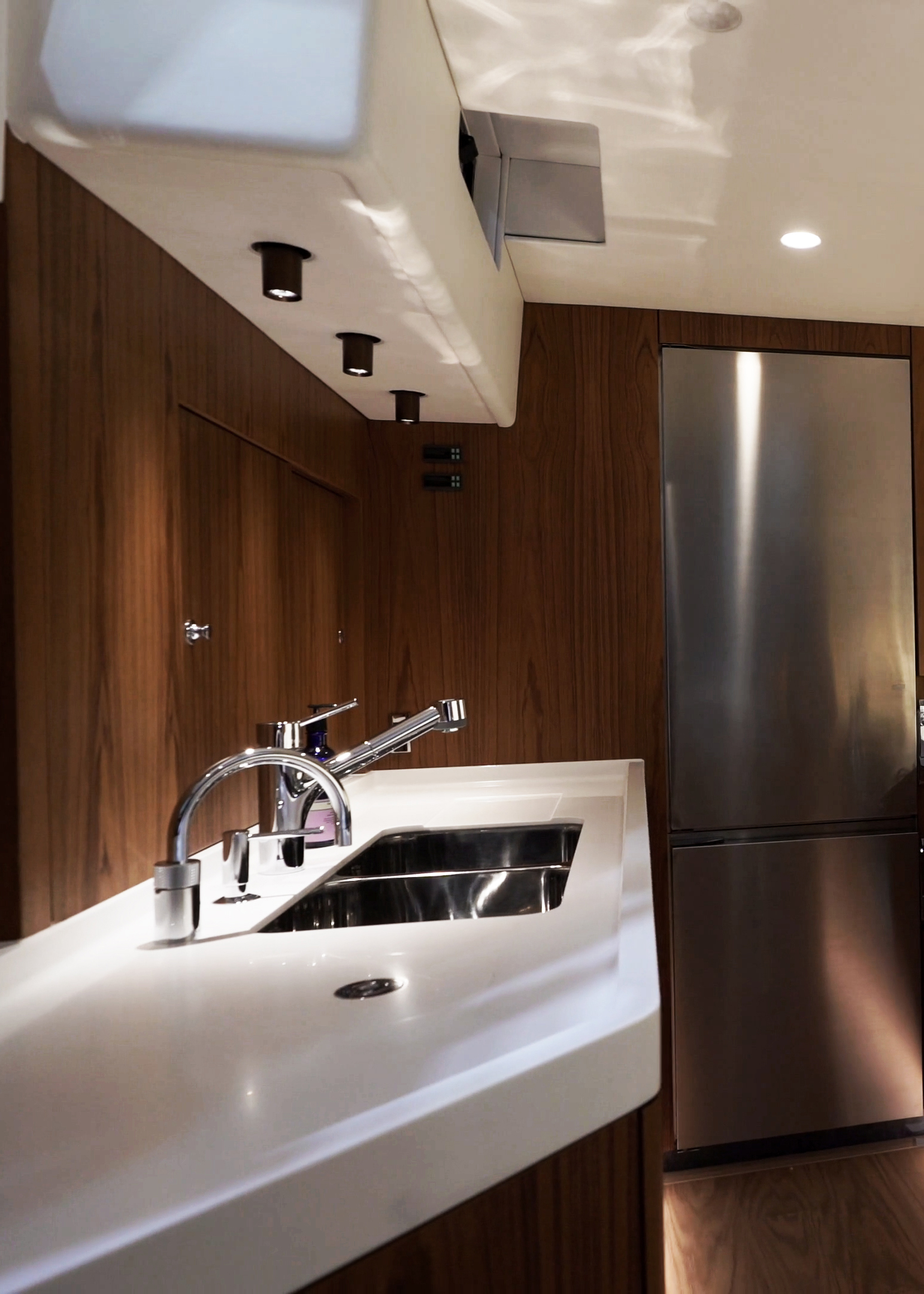 Yacht lighting solutions - Explore our lighting solutions for luxury yachts